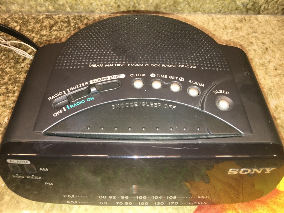 Sony Dream Machine FM AM Clock Radio Alarm ICF C212 Snooze Battery ...