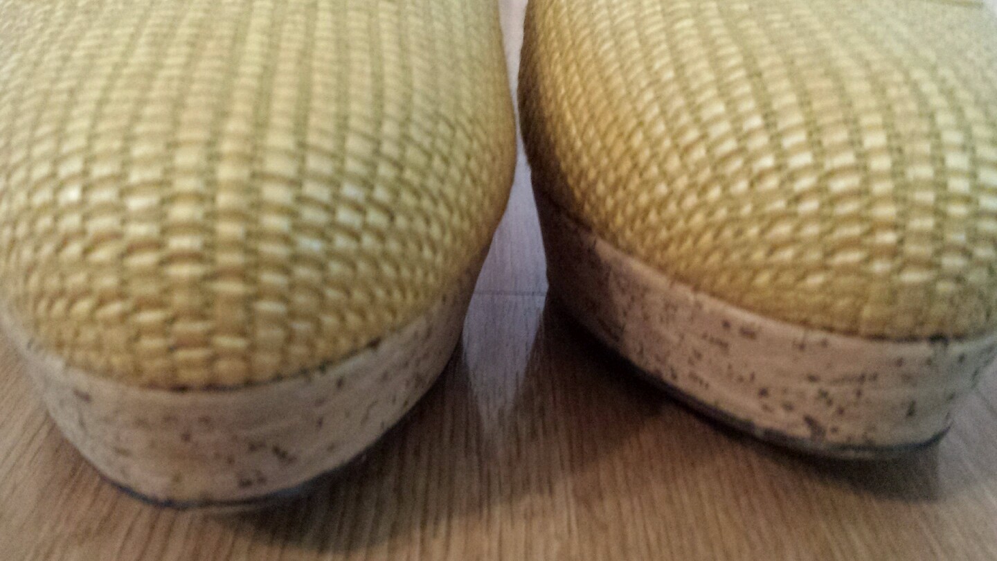 $800 Gucci Raffia Bumblebee Yellow Woven Leather Cork Platform Shoes ...
