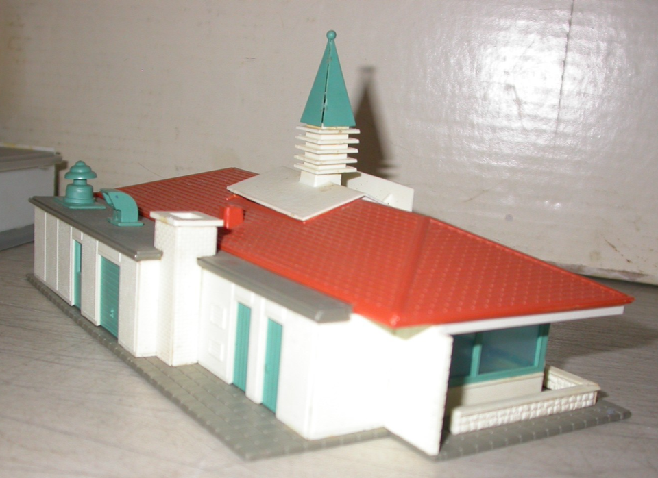 Tyco Life-Like Others HO Scale Howard Johnson's 7754 7-11 Store Machine ...