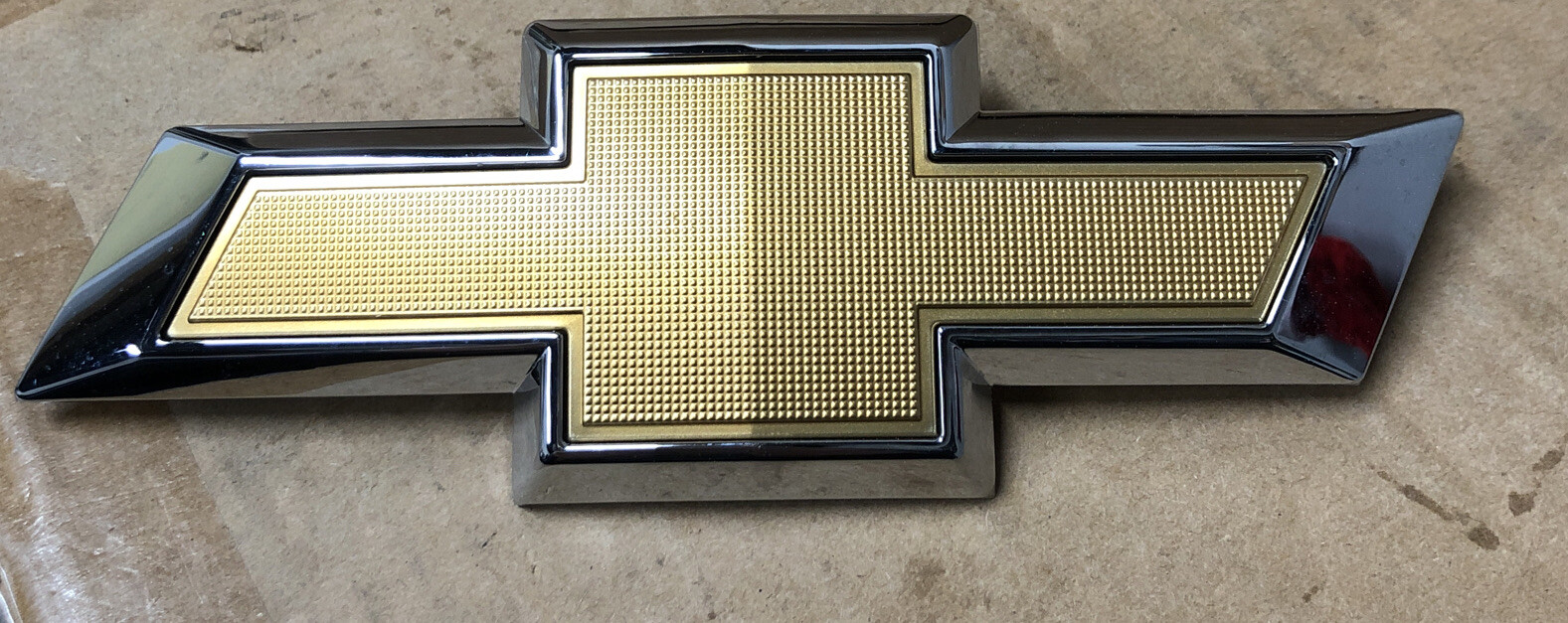23166689 23165730 Gold Chevrolet Traverse Bow Tie Emblem Grille ...