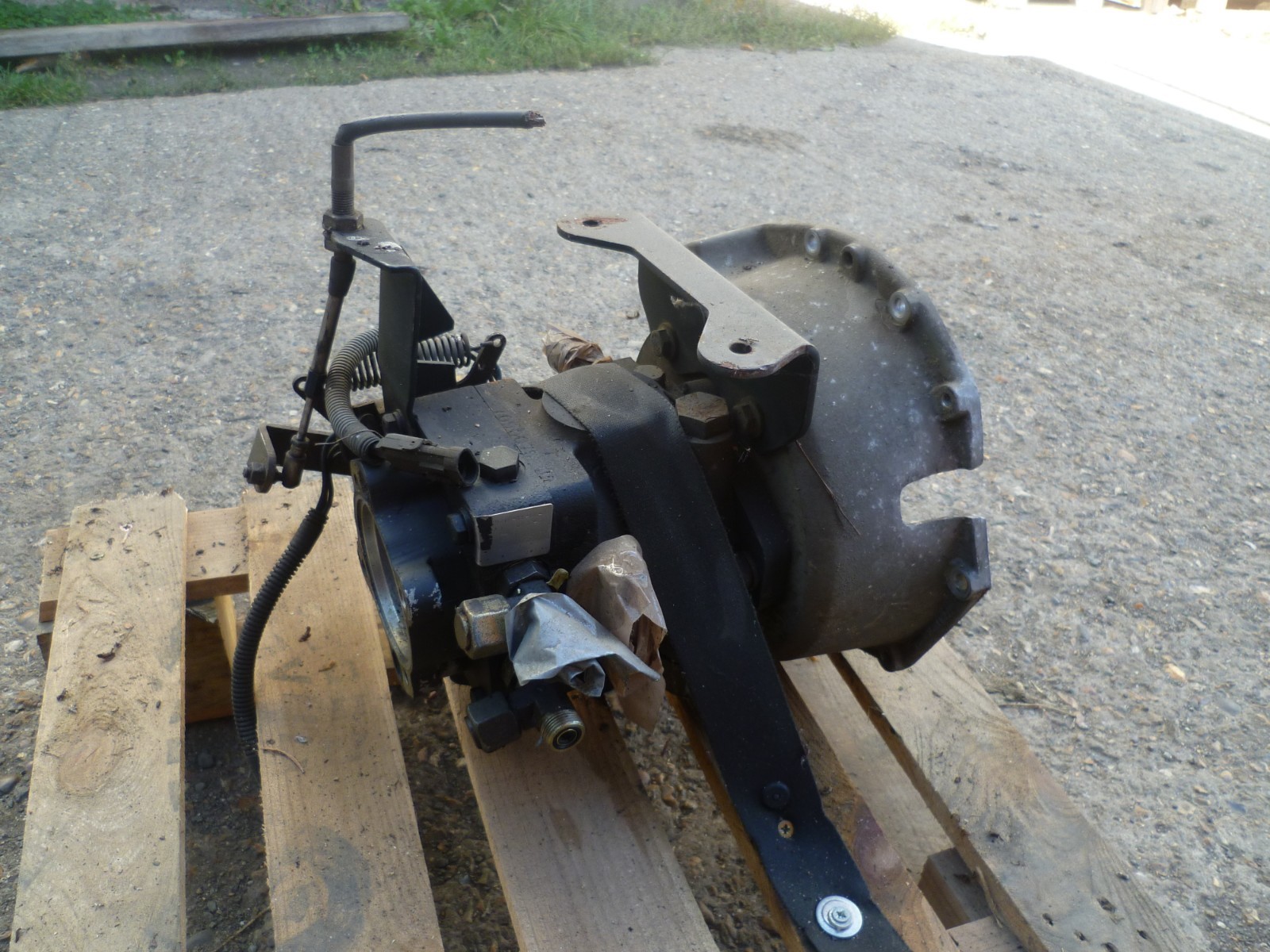 Sauer Sunderstrand hydro drive unit- x ransomes g plex2 15-2280......£ ...