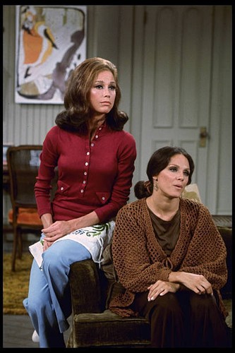 Mary Tyler Moore as Mary Richards and Valerie Harper as Rhoda Morg- Old ...
