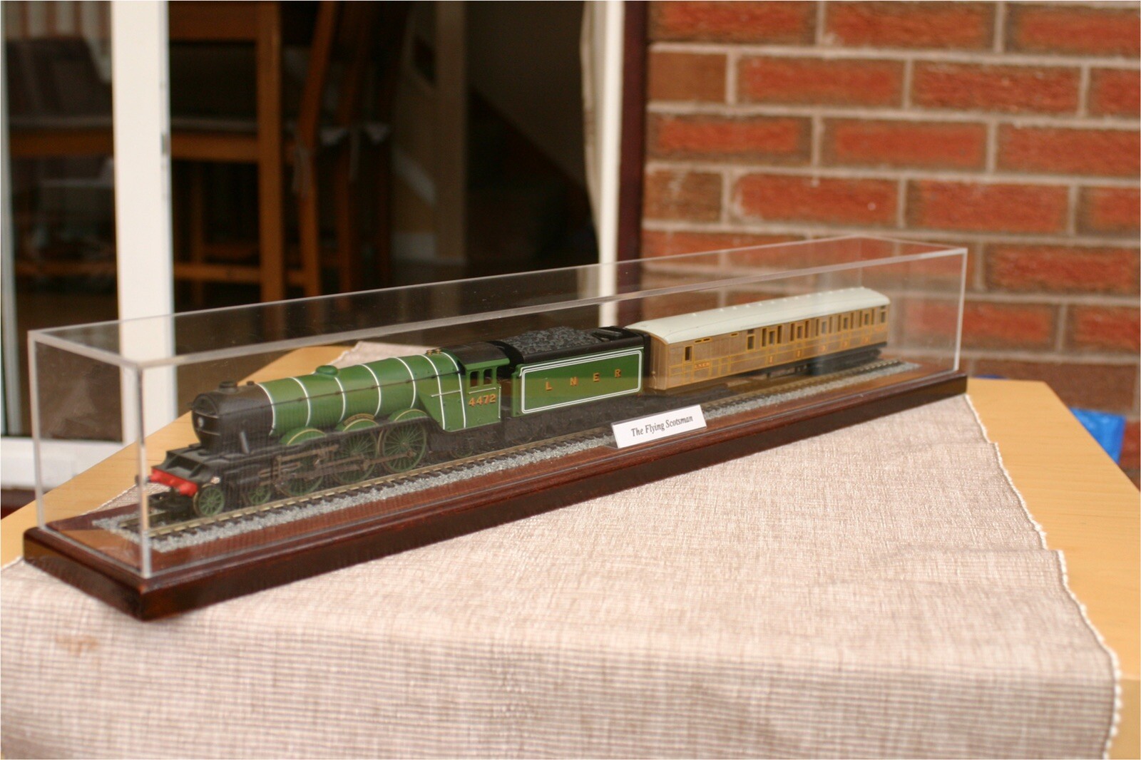 Display Case For Hornby - Lima - Bachmann - Flying Scotsman & Coach ...