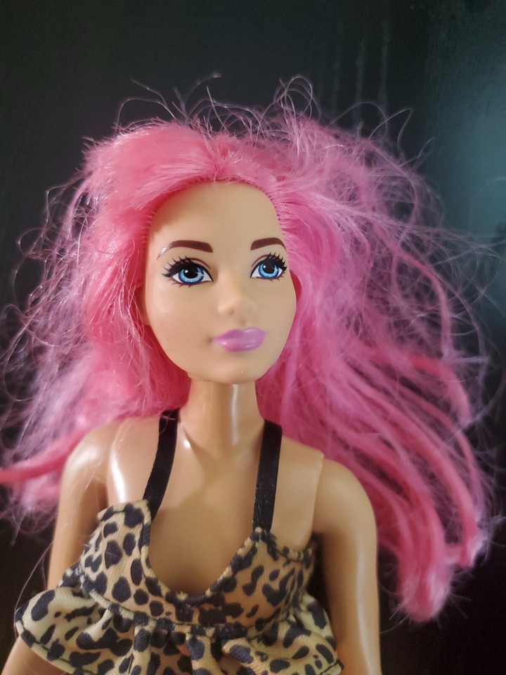2016 Mattel Curvy Fashionistas Barbie Doll With Pink Hair and Blue Eyes ...