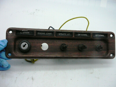 FREIGHTLINER IGNITION PANEL W/IGNITION & 3 TOGGLE SWITCHES 681-545-07 ...