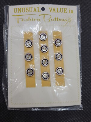 Vintage Unusual Value in Fashion Buttons 10 on Card Round White/Purple ...