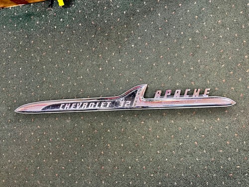 1958 Chevrolet Truck 32 or 3200 Apache Fender Emblem (Single) (Left ...