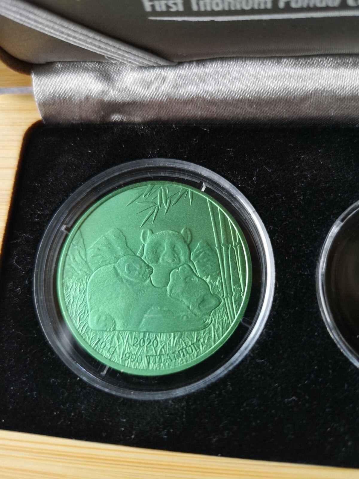 Panda Titanium Set 2020 - erste Panda-Münze aus Titanium weltweit ...
