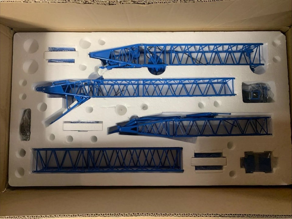 Manitowoc 18000 Crawler Crane with Jib - Lampson TWH 1:50 Scale Model ...