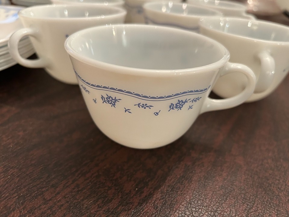 Vintage Corelle Corning Morning Blue -24 piece Dinner Set & Pyrex Cups ...