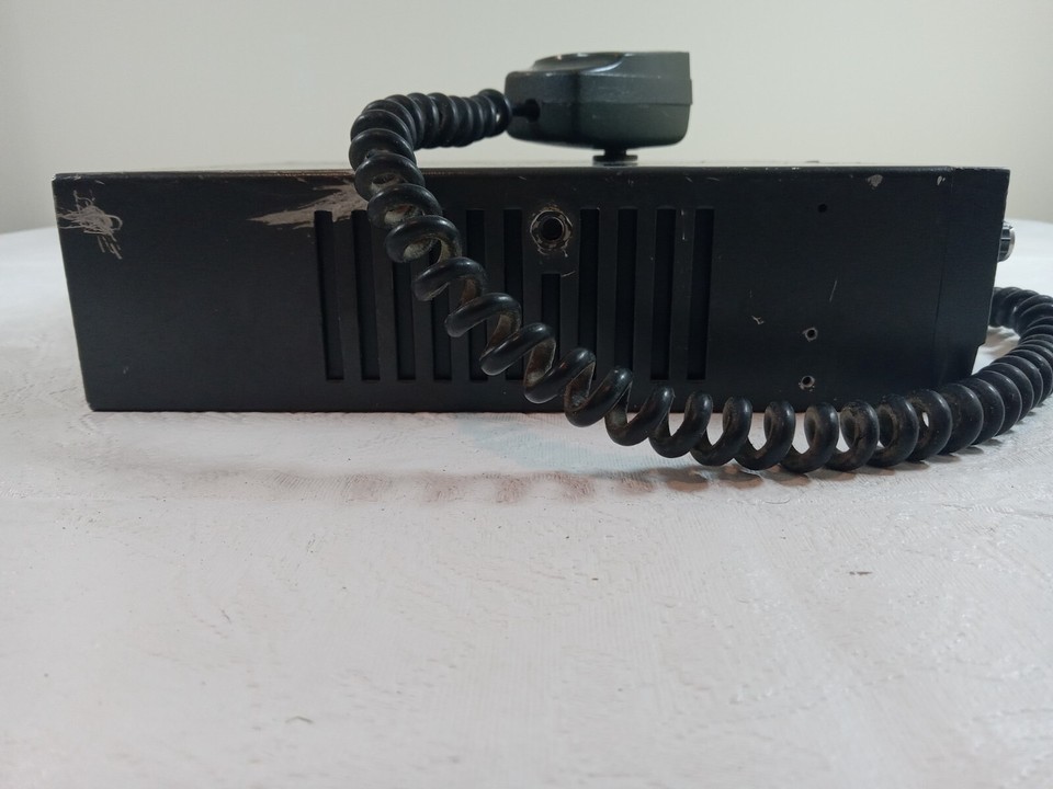 JOHNSON MESSENGER 323 23 CHANNEL CB Parts/Repair Only, Lights up when ...