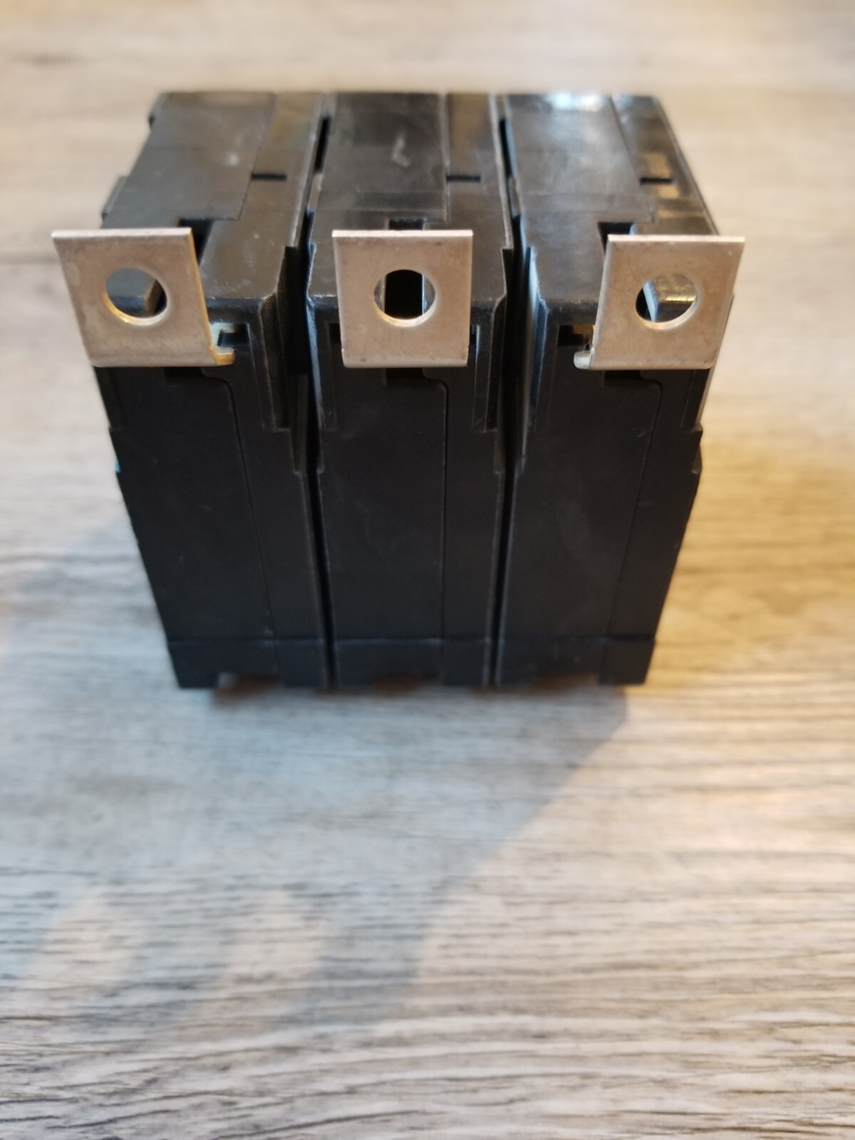 Eaton BAB3070H 70 Amp 3 Pole 240 Volts Circuit Breaker – Electrical for ...