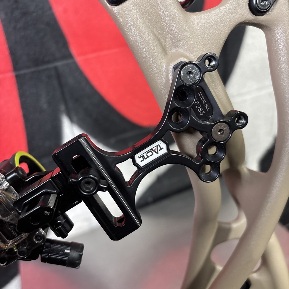 Hoyt Rx5 50-60 RH W/ CBE Sight & Hoyt Carrying Case Carbon REDWRX | eBay