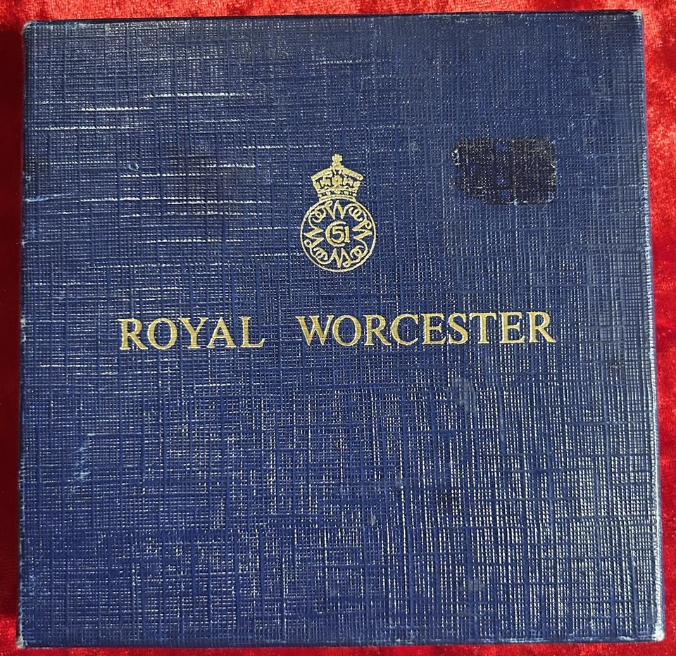 Benson & Hedges Fine Porcelain. Royal Worcester Gold Crest 4.5 " | eBay