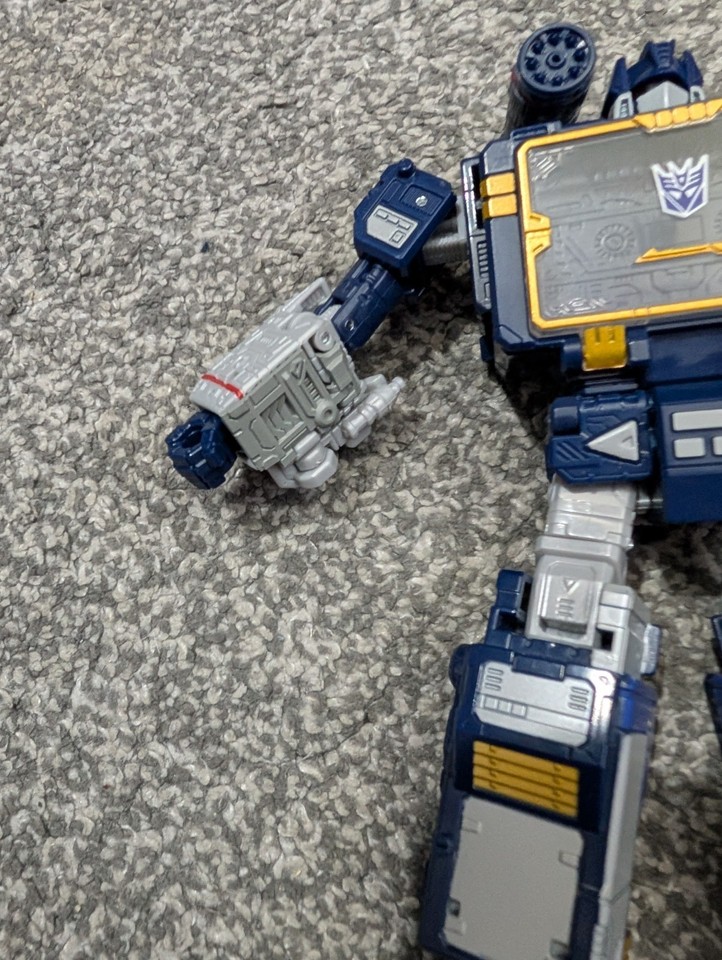 Transformers Legacy United Soundwave Figure With Go Better Studio Gap ...