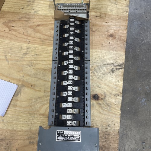 FPE NBLP Panel Guts 225 Amp Interior 42 Space 3 Phase 4 Wire 208/600V ...