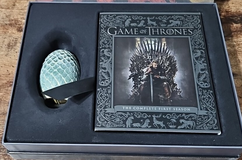 Game of Thrones: First 1 Season Blu-ray/DVD Combo Collector's Dragon ...