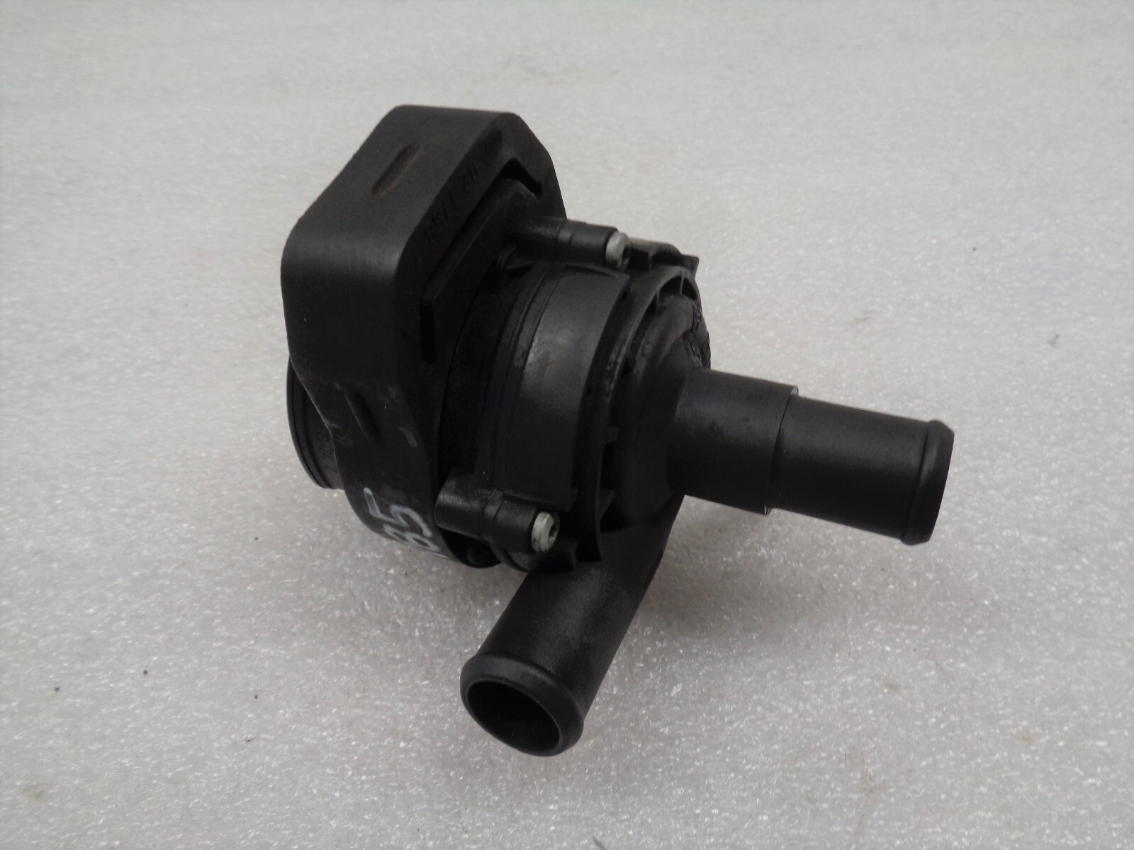 12-14 Mercedes C250 W204 Auxiliary Water Pump Heater A2118350028 OEM ...