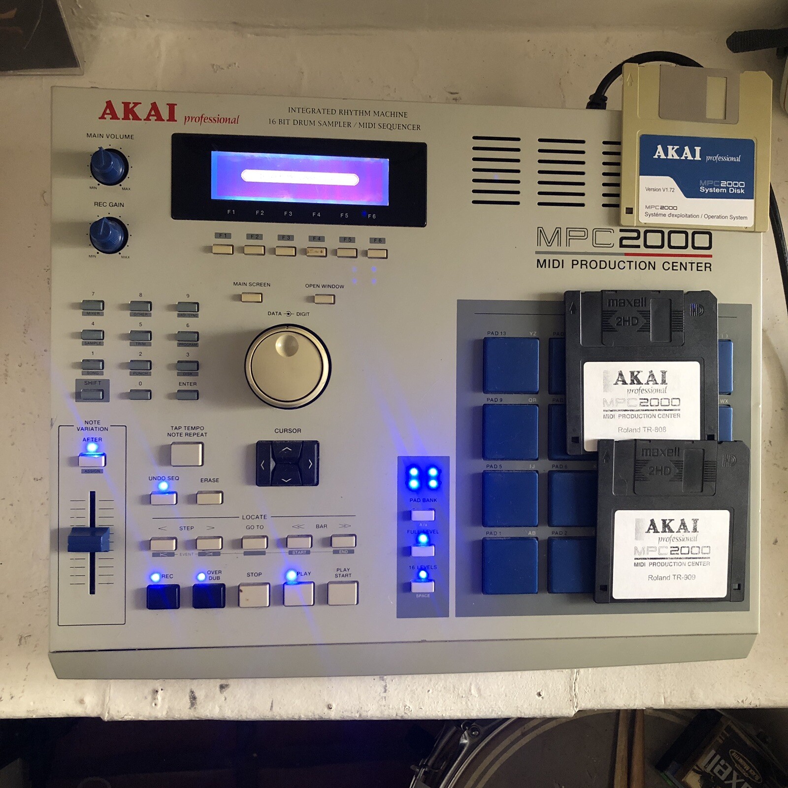 Custom Akai MPC 2000 w/BLUE LEDs & PADs || Serviced, Tested & Working ...