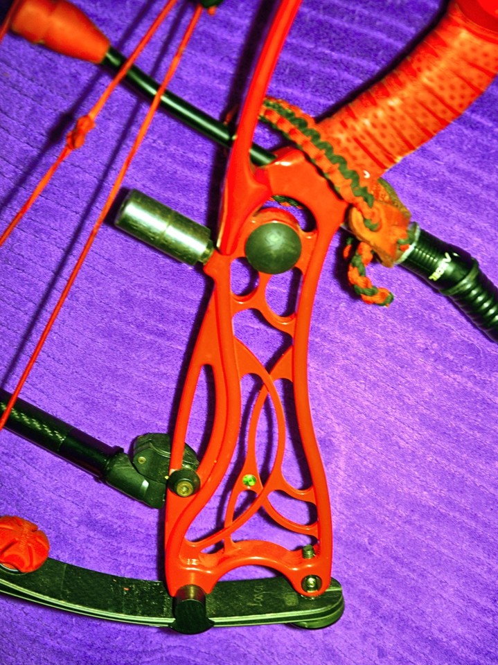 Rytera Archery Alien Nemesis RH Bow 50-60 LBS 28”DL *Setup 3D Target ...