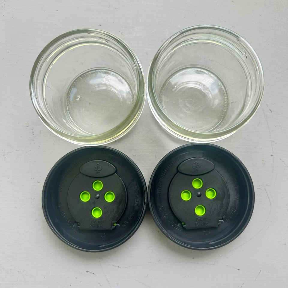 2 Ball Dry Herb & Spices 4 Ounce Glass Jars with Shaker Caps Green Lid ...