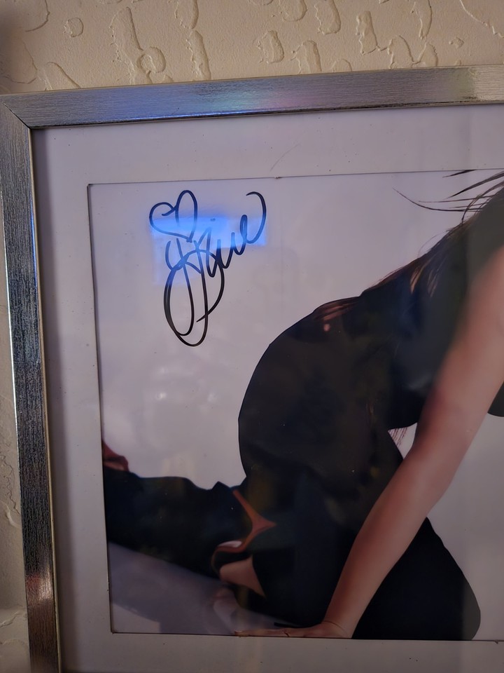 Jennifer Love Hewitt 8X10 photo autographed by Jennifer Love Hewitt ...