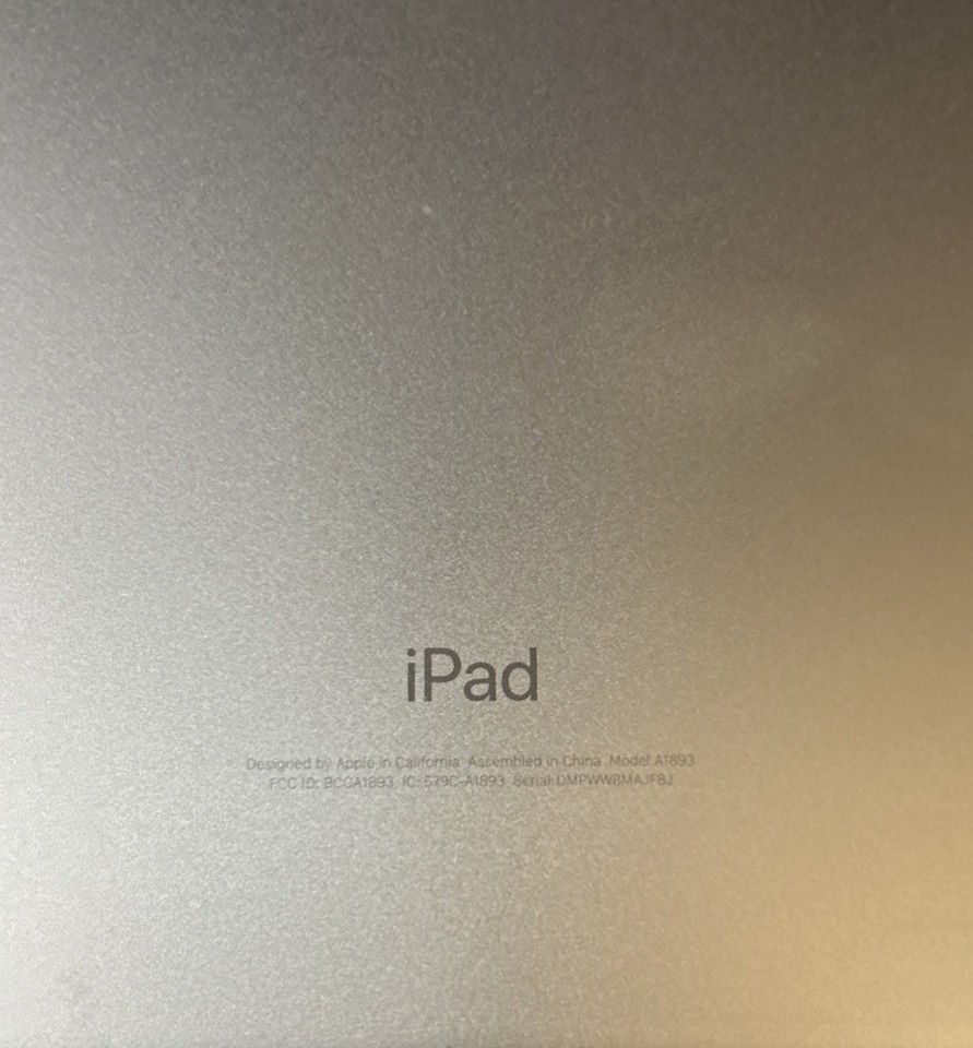 APPLE IPAD 32 GB A1893 Silver - FAST SHIPPING - Doesn’t Hold Charge For ...