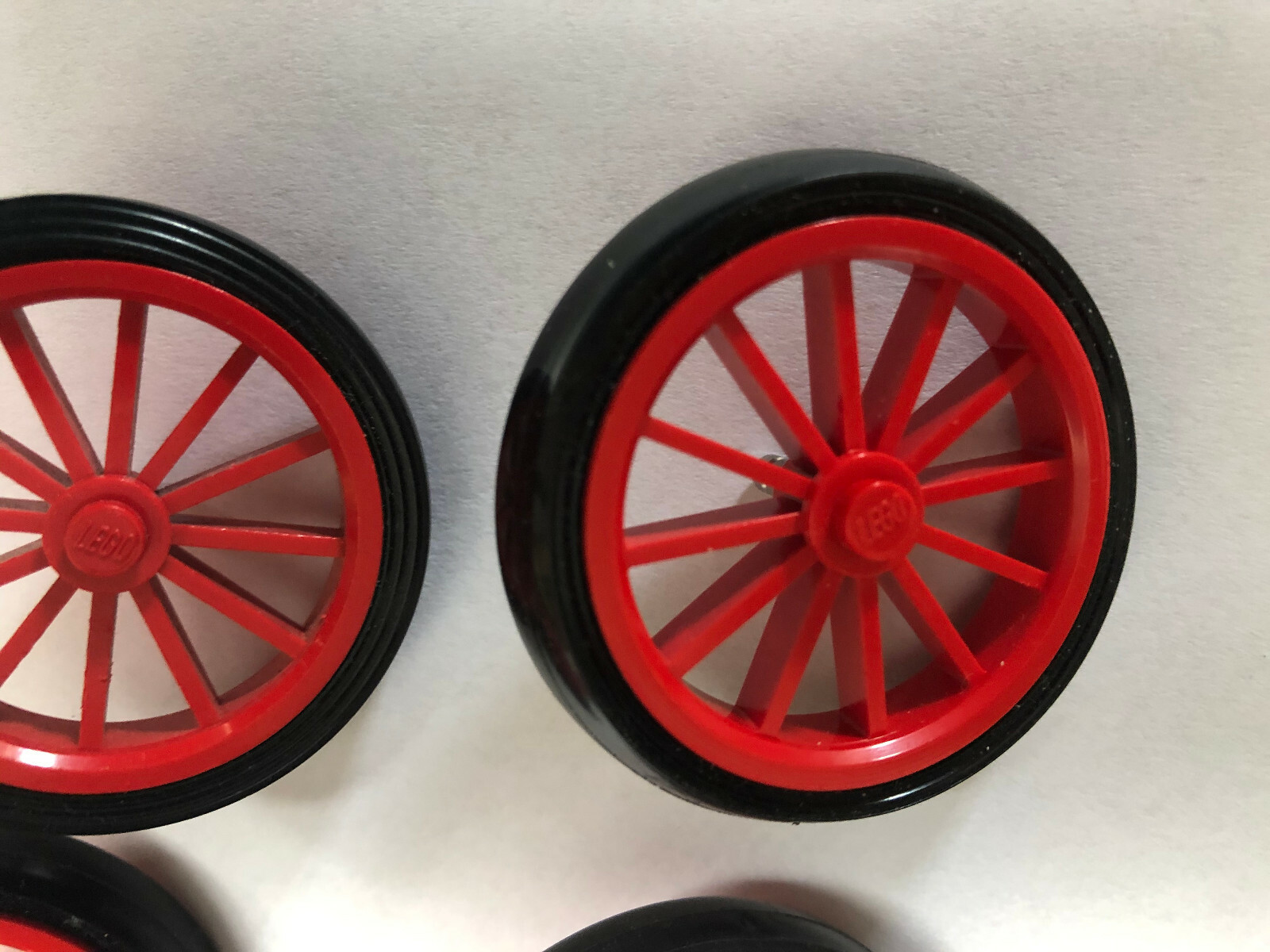 Lego 35c01 4x classic Räder Red Wheel Spoked Large Black Tire Smooth ...