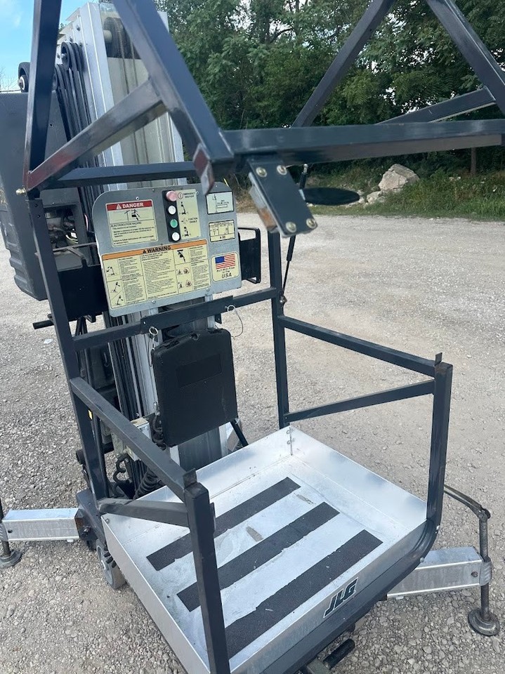 2015 JLG 25 AM PUSH AROUND PERSONNEL MANLIFT COMPACT VERTICAL MAST LIFT ...