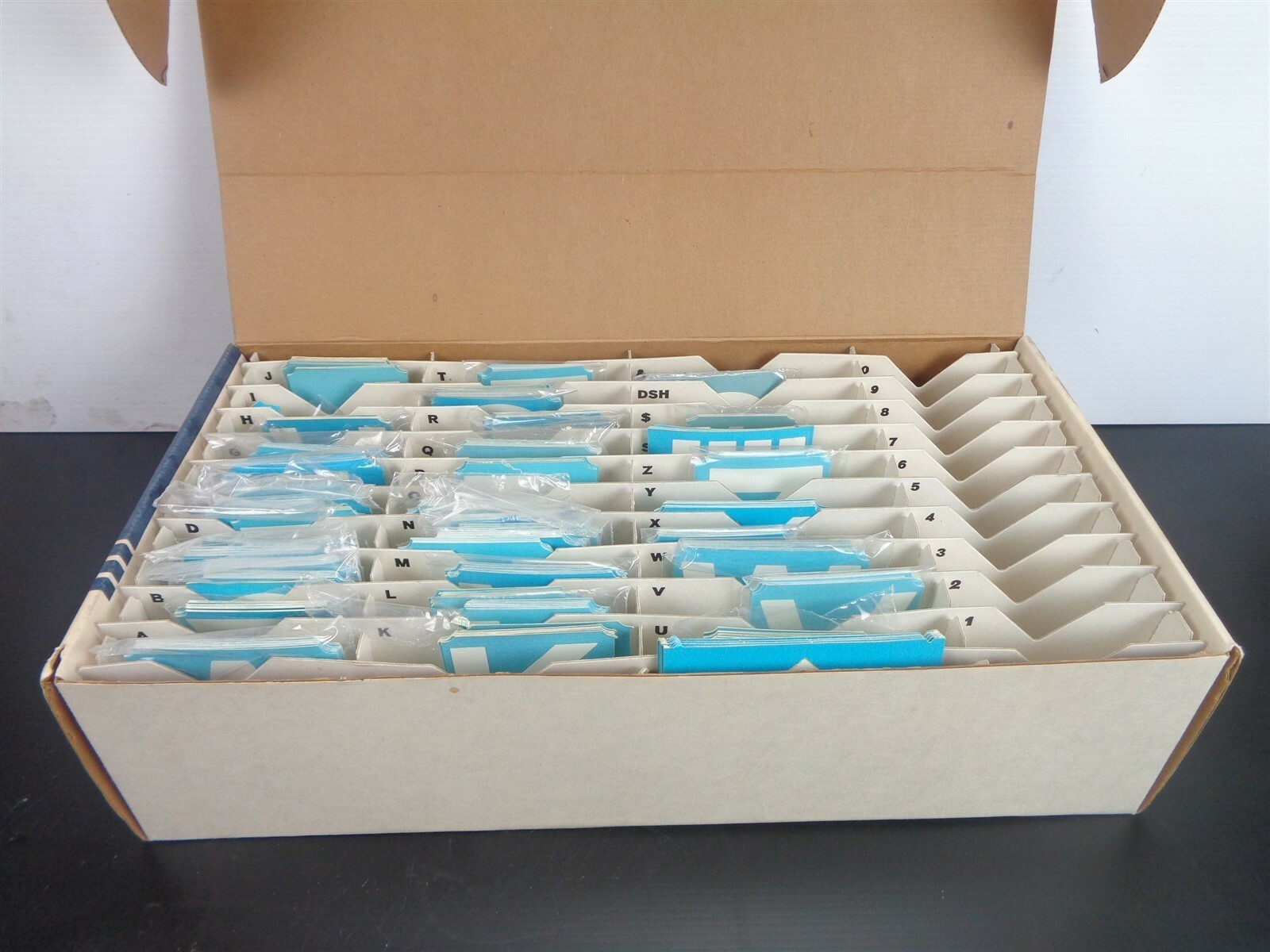 BRADY "Gothic Font HEAVY DUTY Vinyl Lettering Kit" Letters are 4" (300 ...