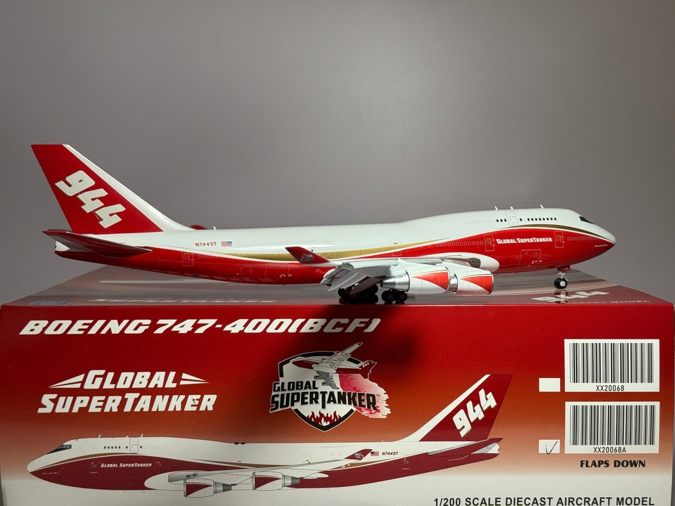 JC Wings 1:200 Global Supertanker Boeing 747-400 N744ST Fire Fighter ...