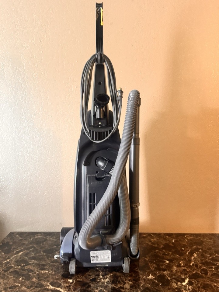 Kenmore Upright Vacuum Progressive Direct Drive InteliClean 116. ...