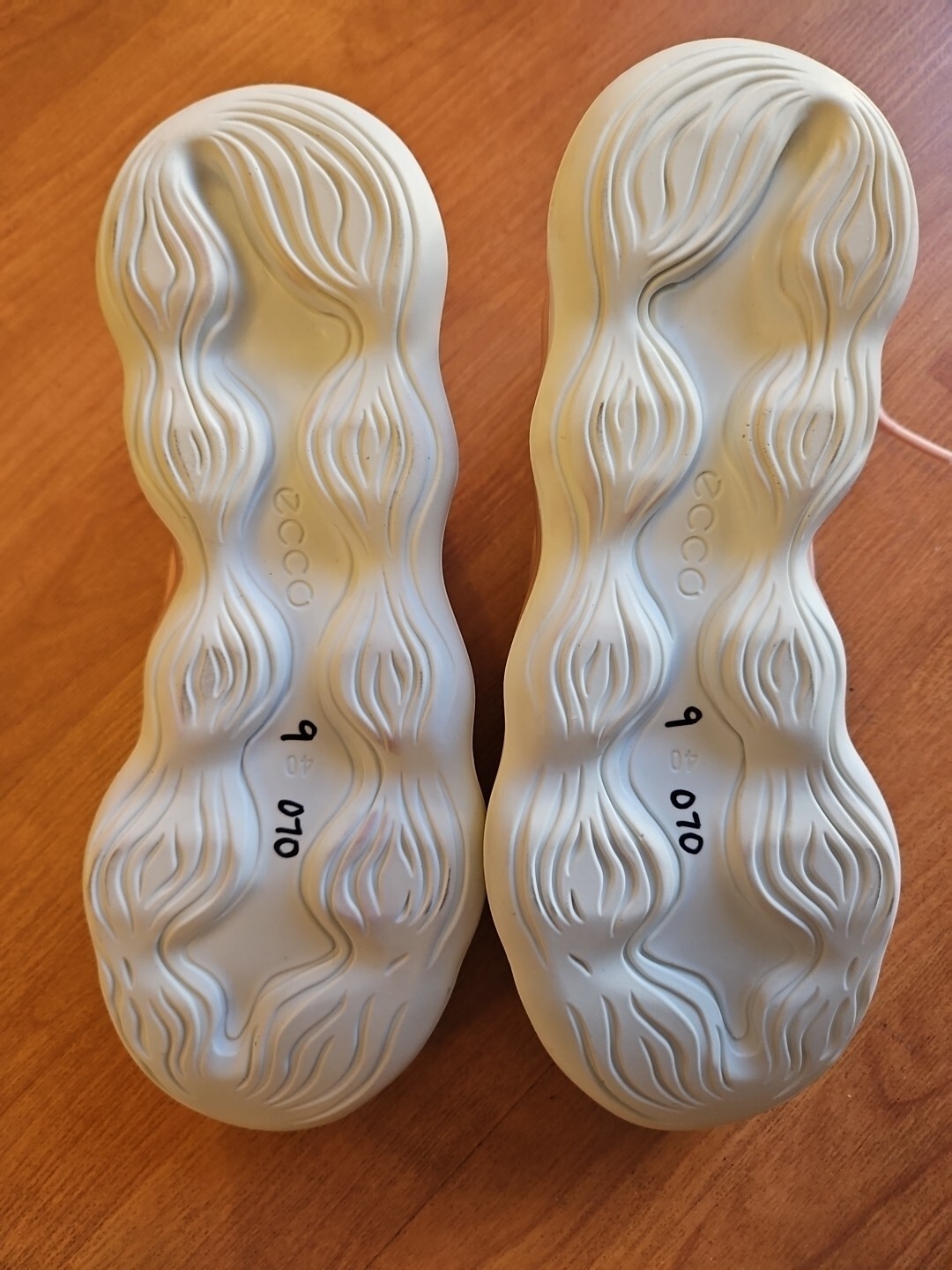 Ecco Women Size 9 Silver Pink Elo Athletic Shoes Sneakers DISPLAY MODEL ...