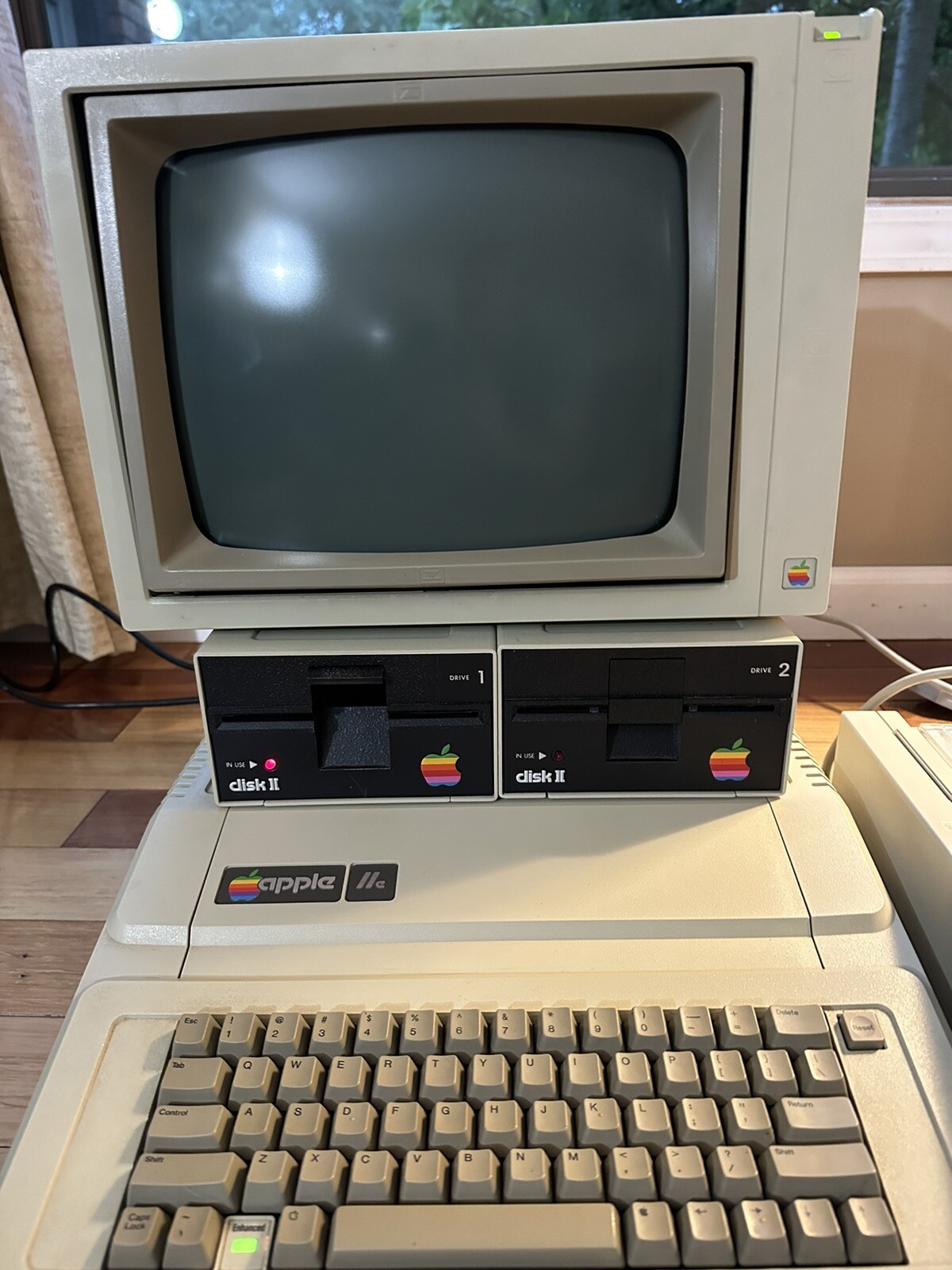 Apple IIe AA11040B Computer, Apple monitor 2 Apple Drives Apple Printer ...