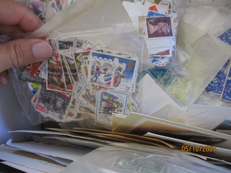 ESTATE: UK accumulartion 100's Mint & Used amazing mix of issu FREE ...