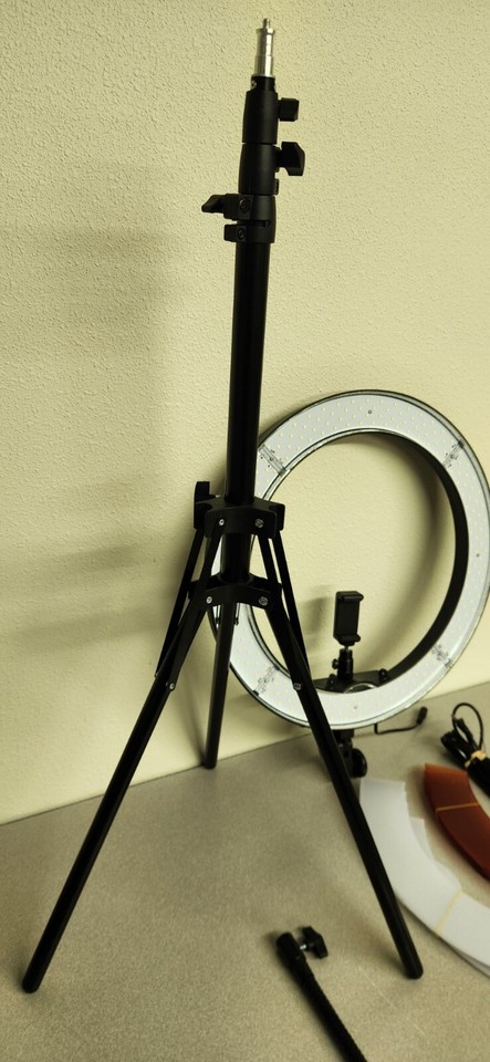 Neewer 18-inch Dimmable LED Ring Light Kit with Light Stand and ...