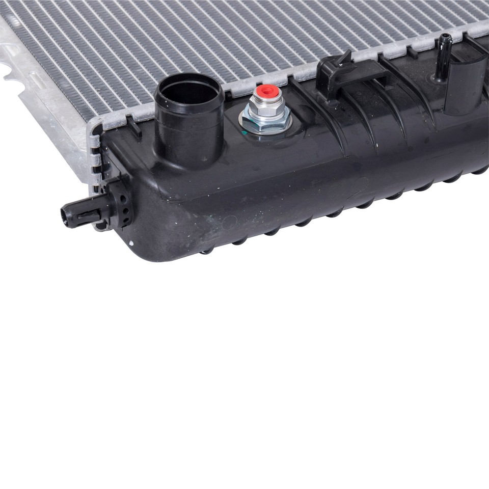 34'' Radiator For Chevy Silverado 1500 2500 Suburban Tahoe 15841574 ...