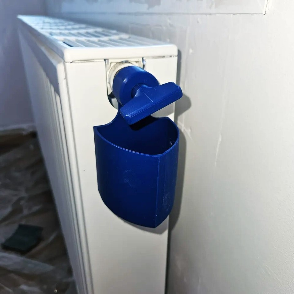 Key for Bleeding Radiators with Reservoir -Plastic | Essential Tool for ...