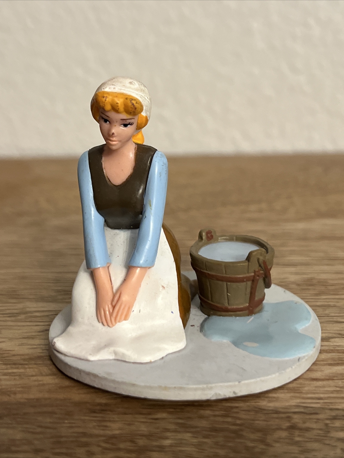 Cinderella Mopping Floor