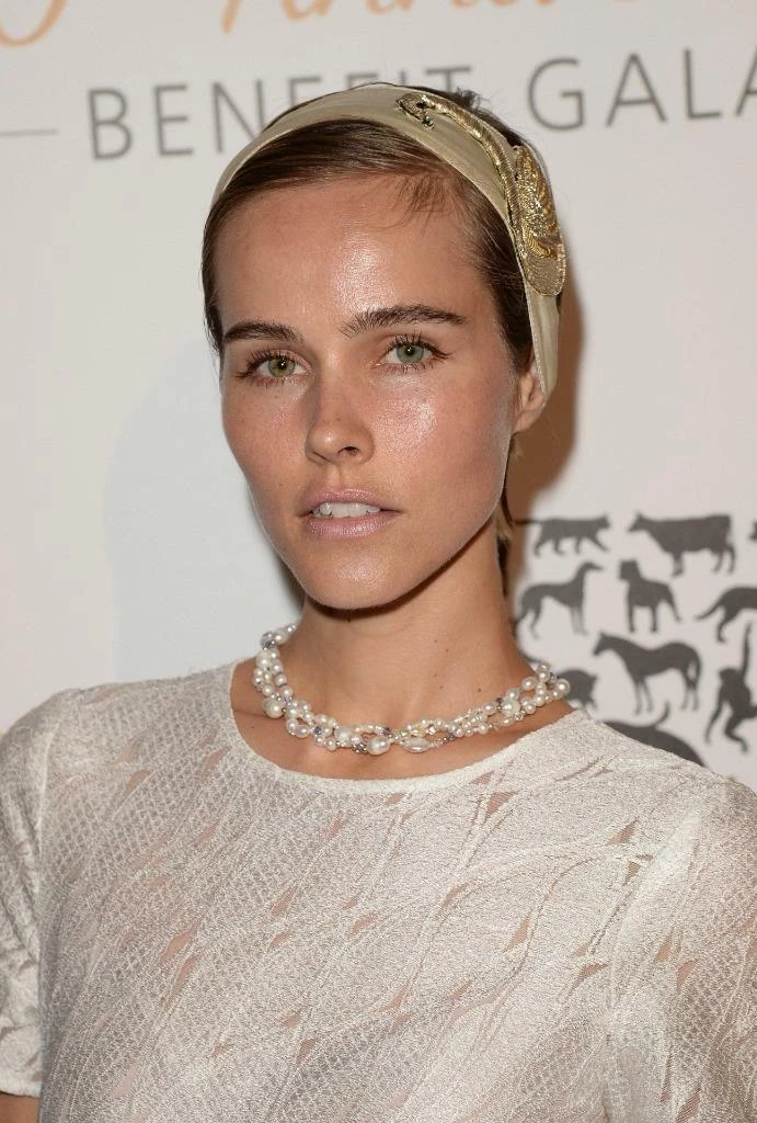 Isabel Lucas No Makeup