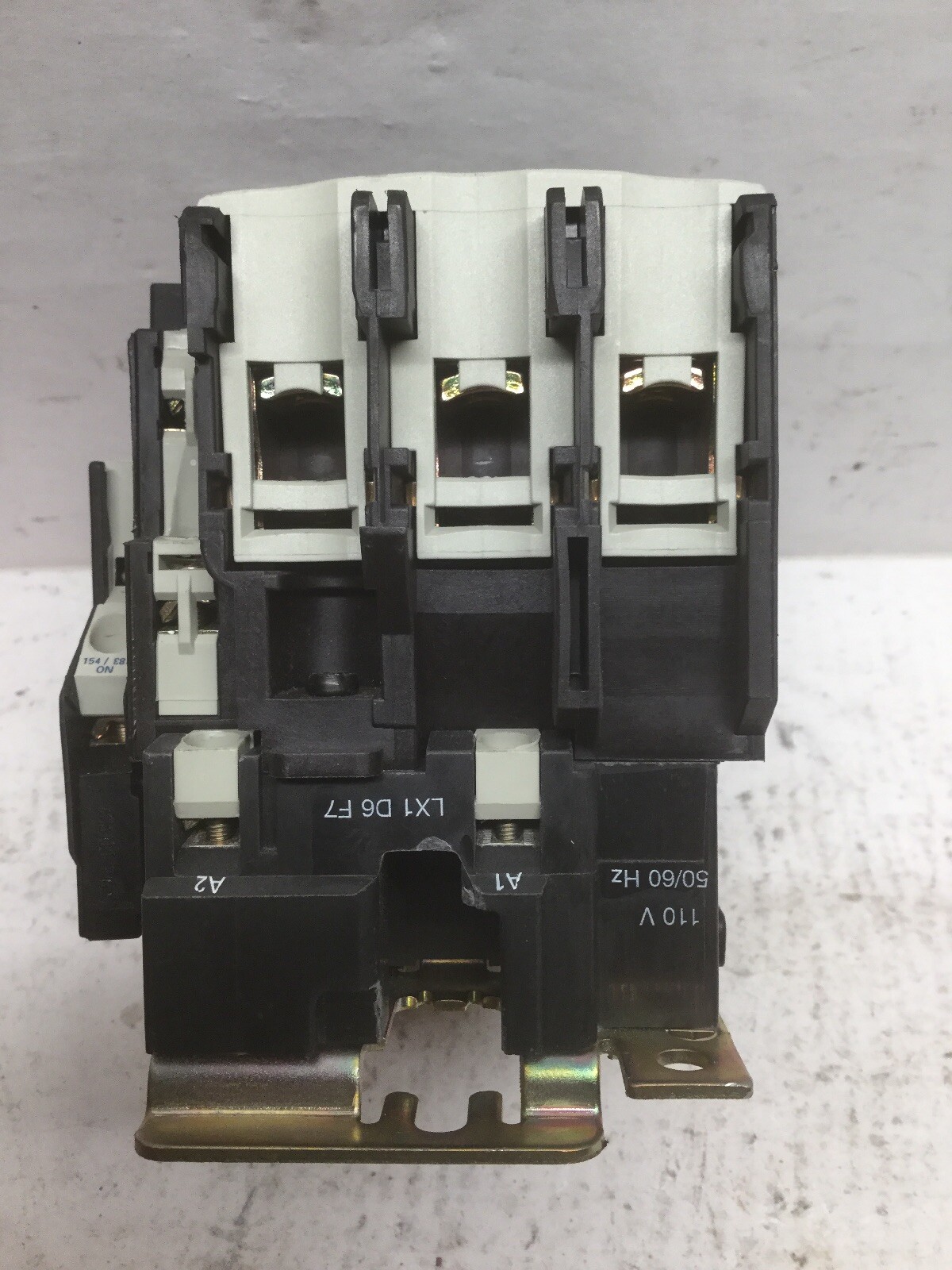Telemecanique LC1D8011 Contactor 125A 120V LC1-D8011 WITH LA8DN11 LA 8 ...