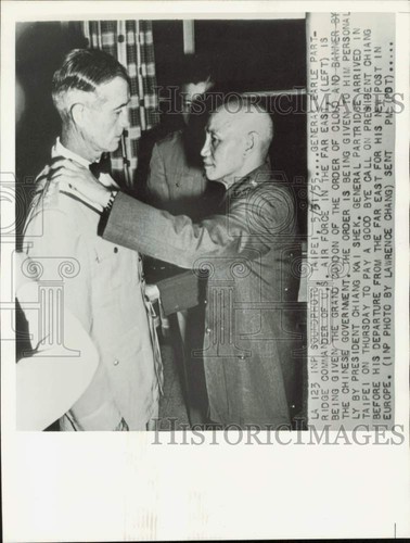 1955 Press Photo General Earle Partridge awarded by Chiang Kai Shek in ...