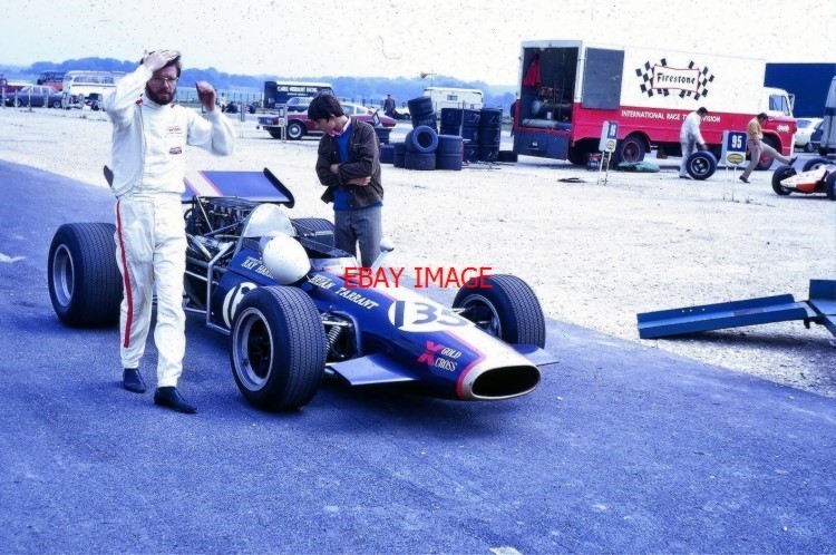 PHOTO BRIAN TARRANT AND HARRIS-RH5 CHEVROLET. THRUXTON PADDOCK AUGUST ...