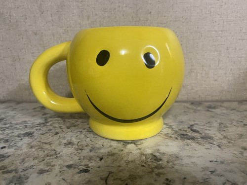 Retro Yellow Smiley Face Mug/90s Mug/90s Decor/Look Alike From Tv Show ...