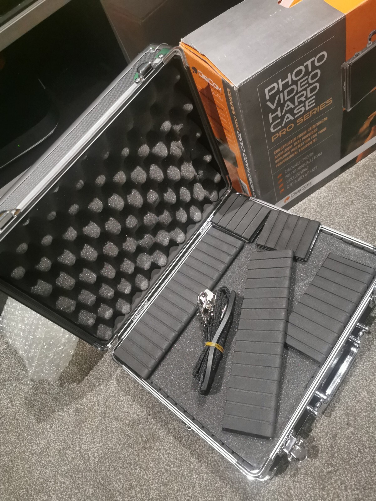 Digicom photo video Hard Case strap Lock key Dividers New | eBay