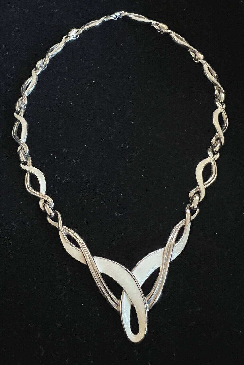 Stunning Vintage Daria Silver Tone & Creme Enamel Pan… - Gem