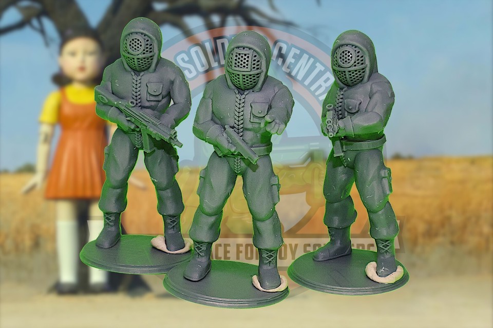 Squid Game Toy Soldiers - Squid Game Worker Frontman Miniatures 54mm (1 ...