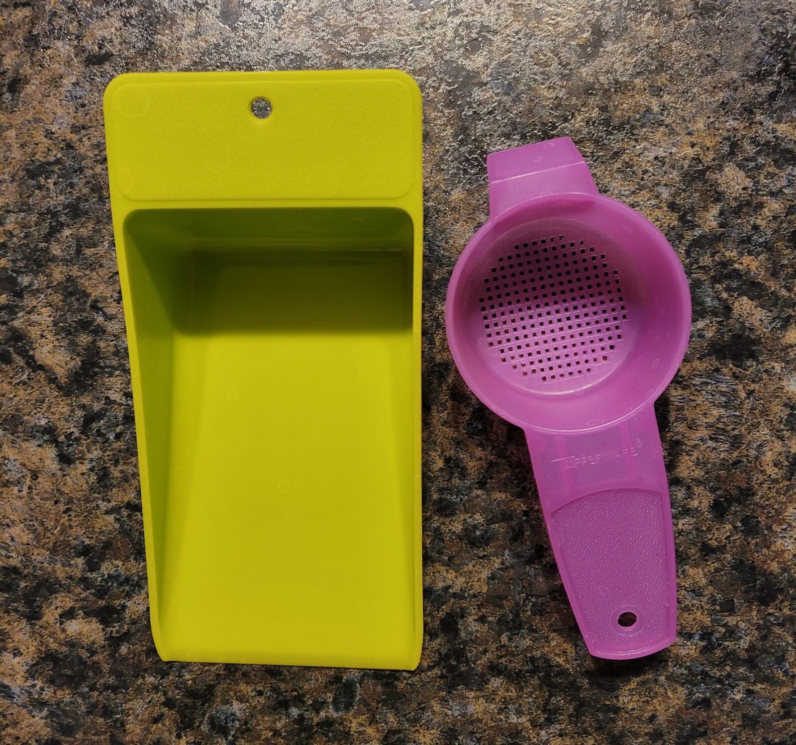 TUPPERWARE FLAT BOTTOM SCOOP & LOOSE LEAF TEA SIFTER Gadget # 879 ...