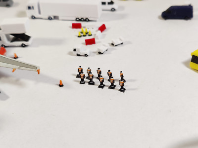 40x Orange AIRPORT GROUND CREW/People Aircraft GSE Models 1:400 Scale ...