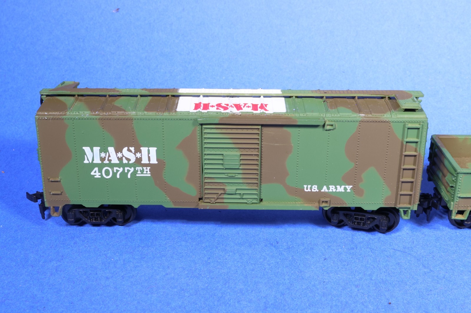 Lot of 2 HO Scale US Army MASH Cars / Boxcar & Gondola 4077 | eBay